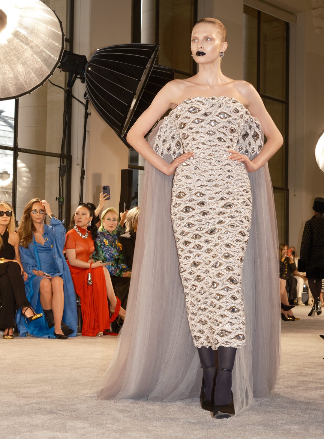 Daniel Roseberry mira al futuro desde los archivos de Schiaparelli