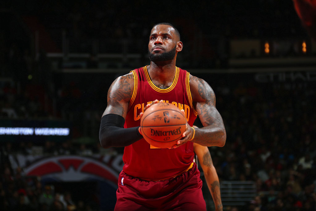 Cavaliers venció a Bucks y LeBron sigue haciendo historia