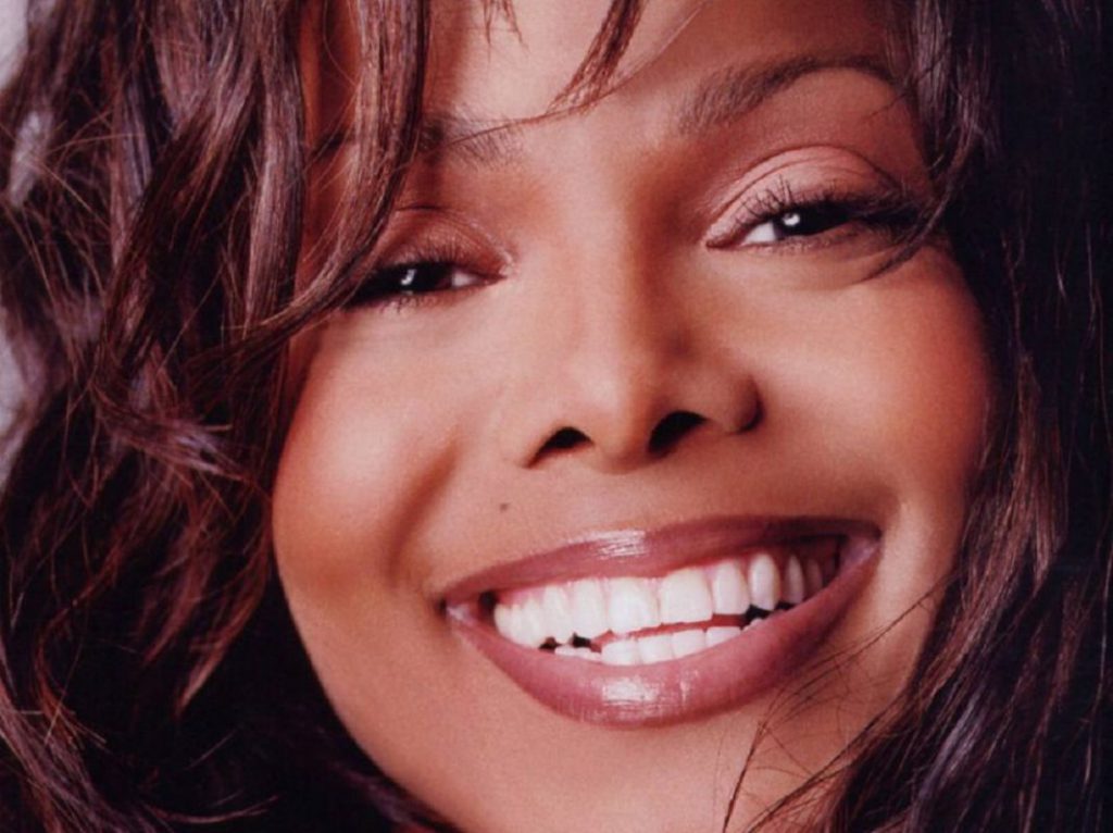 A sus 50 años Janet Jackson dio a luz a su primer hijo