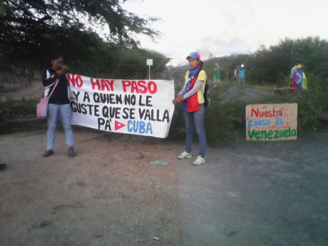 Trancada la carretera Lara - Falcón a la altura de Bobare