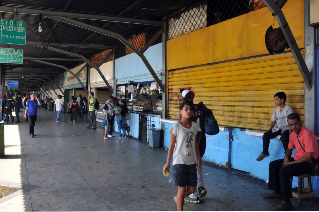 Terminal de Pasajeros de Valencia: Más autobuses que temporadistas (FOTOS)