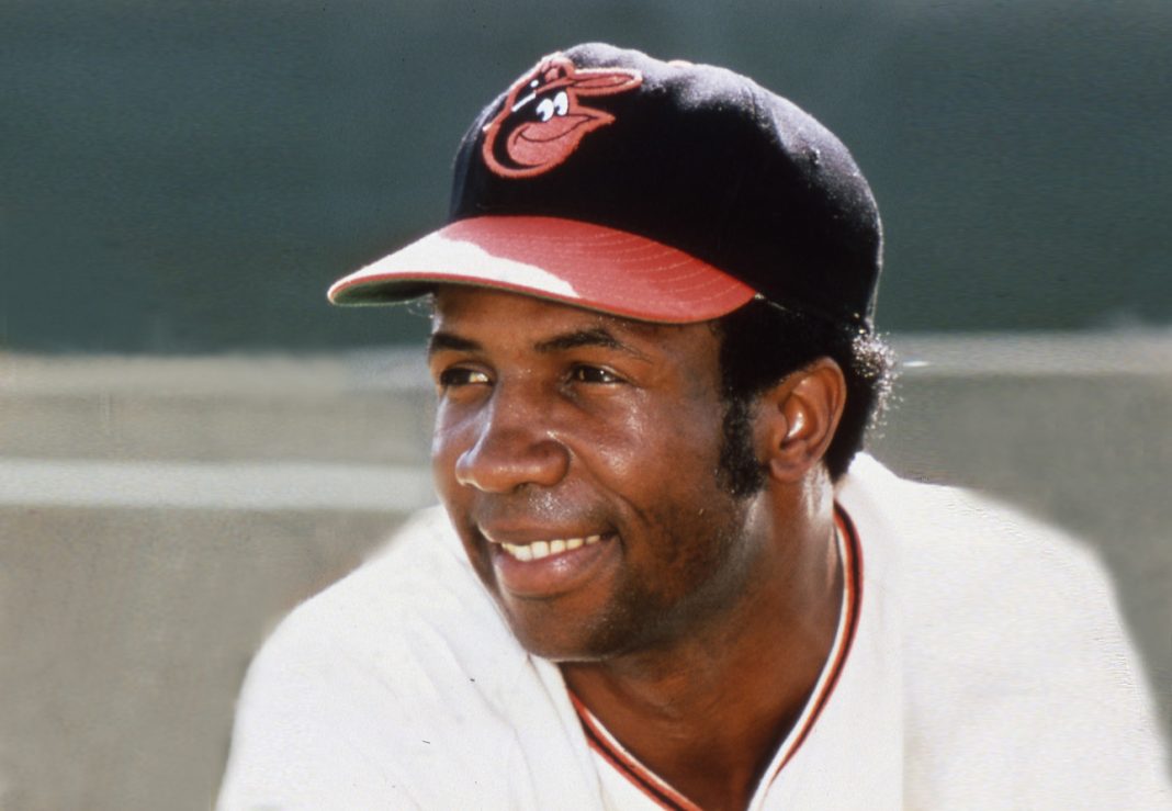 Frank Robinson, MVP y primer manejador negro, fallece a los 83 años