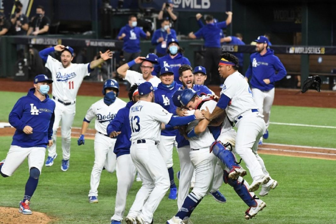Dodgers se coronan campeones de la Serie Mundial tras 32 años de sequía