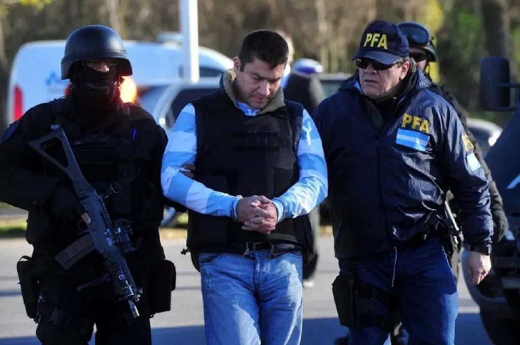 Narco Álvarez Meyendorff vuelve a Colombia tras retención en Argentina