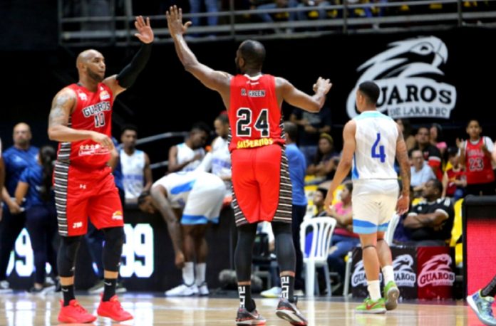 Grillo Vargas en el top 10 de 900 triples o más en el baloncesto venezolano