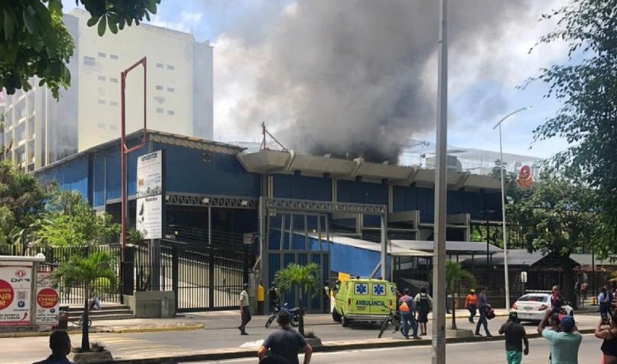 Bomberos controló incendio en el supermercado Fórum en la avenida ...