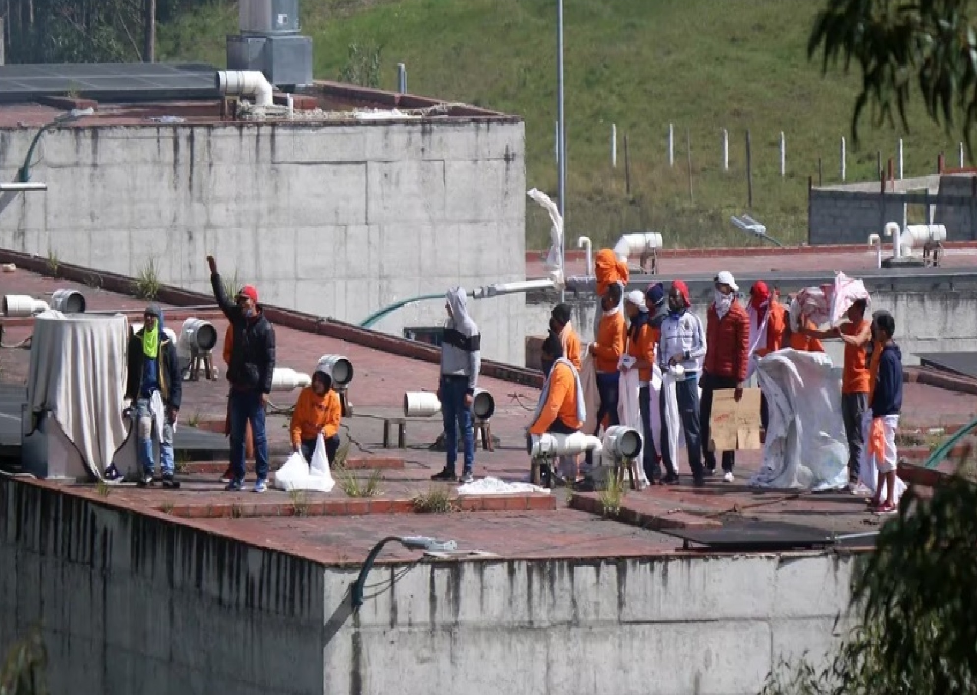 Presos de 13 cárceles de Ecuador se declaran en huelga de hambre