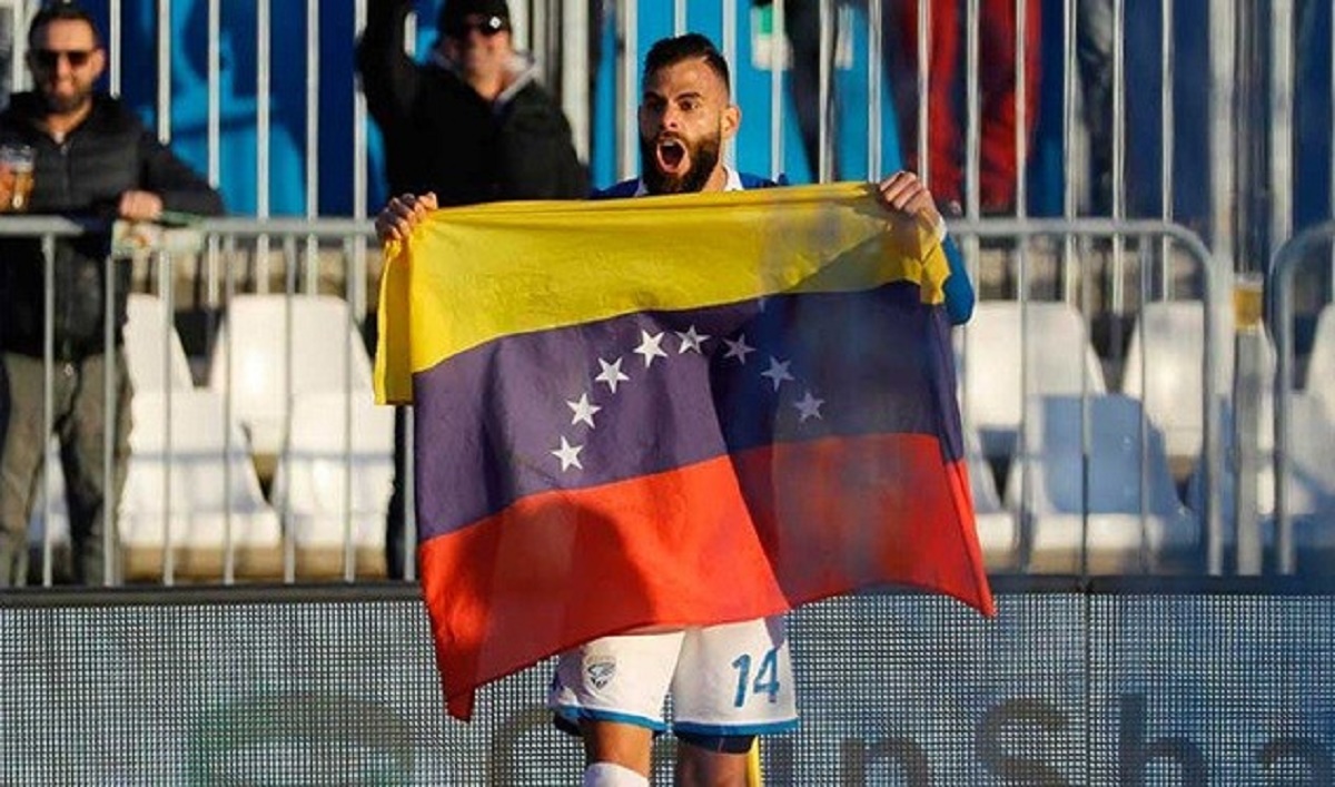 El defensa venezolano Jhon Chancellor es nuevo jugador del Necaxa de México