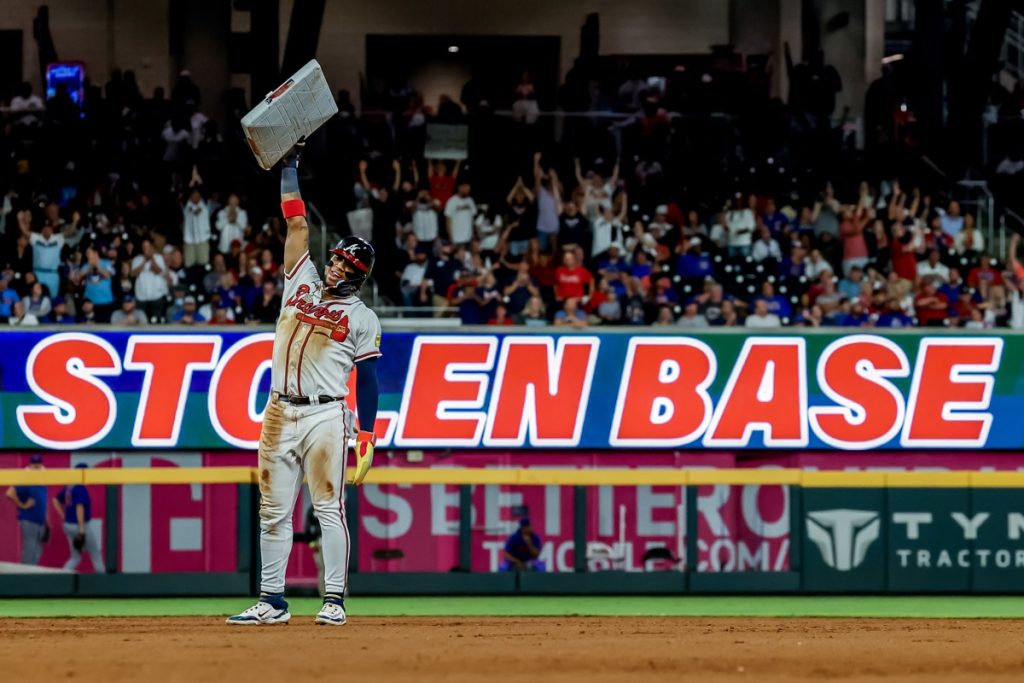 Abrió un nuevo club: Ronald Acuña Jr. se convirtió en el primer 40/70 ...