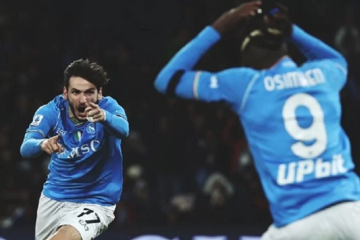 Un 'hat-trick' del nigeriano Victor Osimhen resucitó al Nápoles