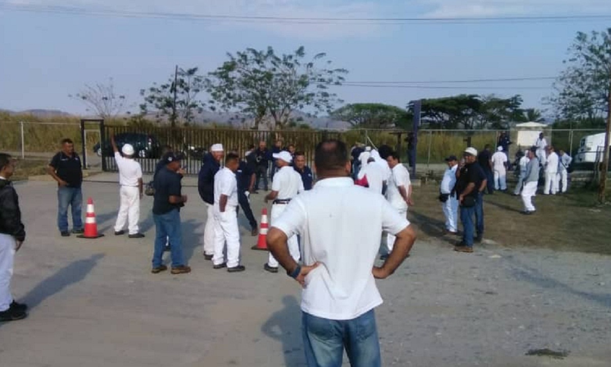 Trabajadores de Indulac atentos ante cambio de jornada laboral