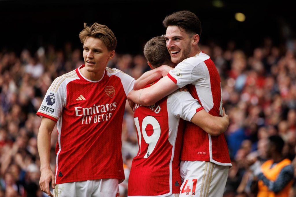 El Arsenal insiste entre la polémica