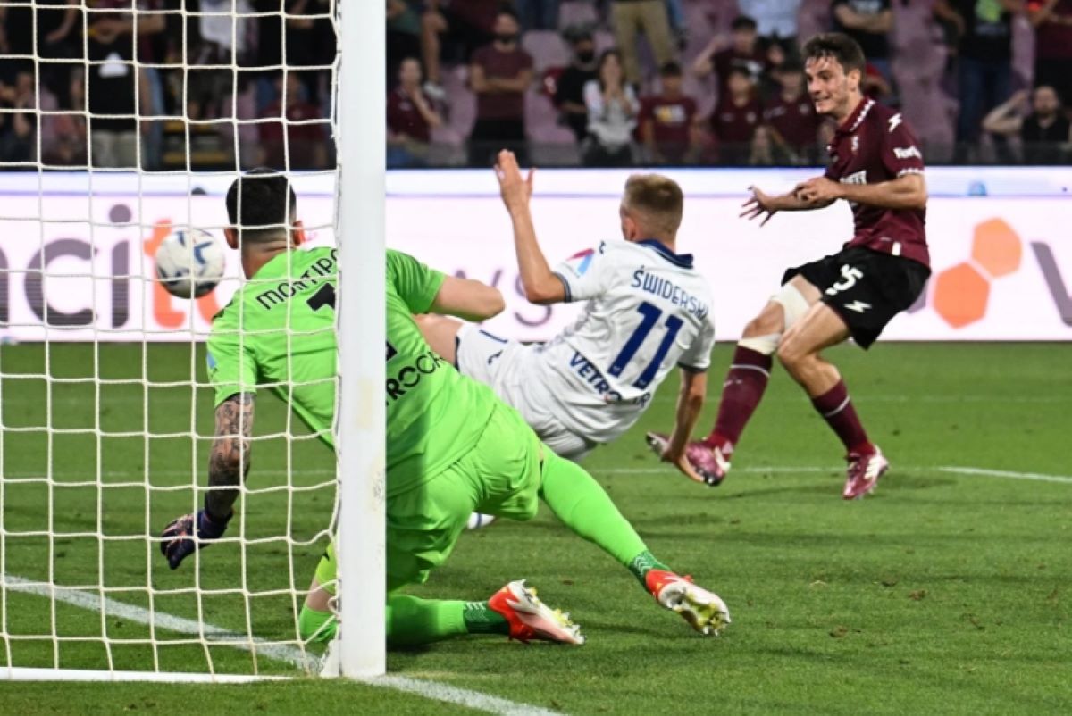 El Hellas Verona sella la permanencia en el campo del colista