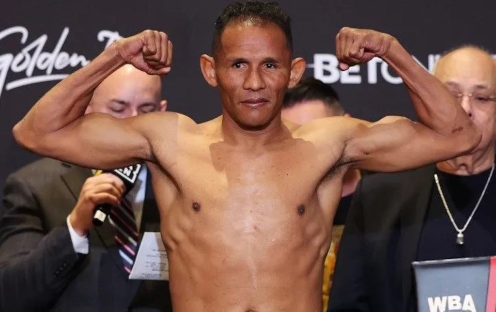 Venezolano Ismael Barroso va por la corona superligero WBA