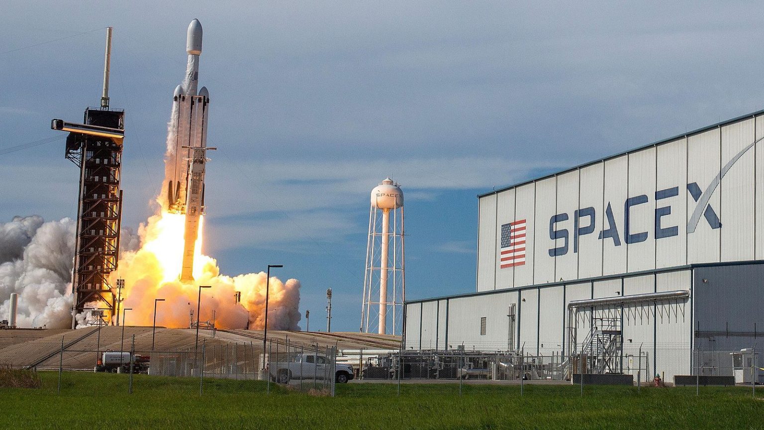 SpaceX anuncia primera misión tripulada