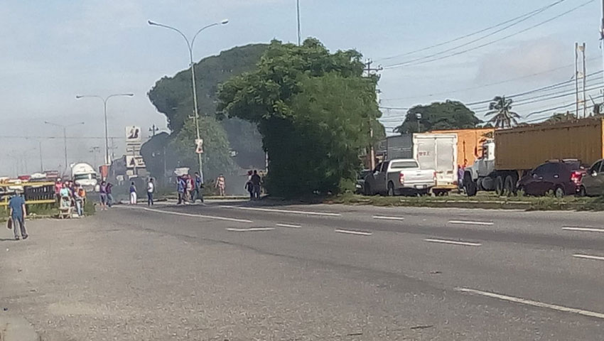 Reportan cierre de la intercomunal Cabudare-Acarigua en Lara